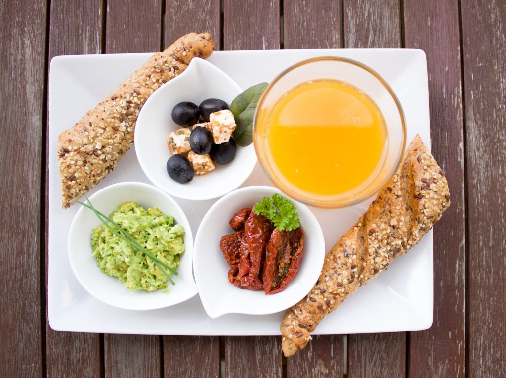 The Eatwell Guide UK - What Should Your Plate Look Like? Find the ...